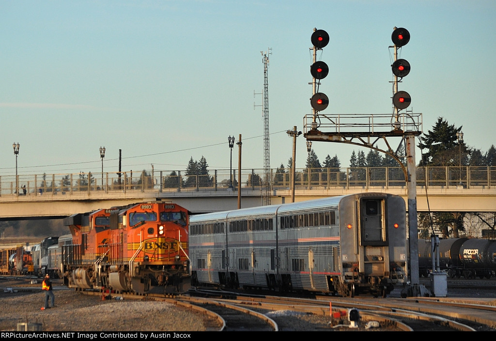 AMTK 118 & BNSF 8983